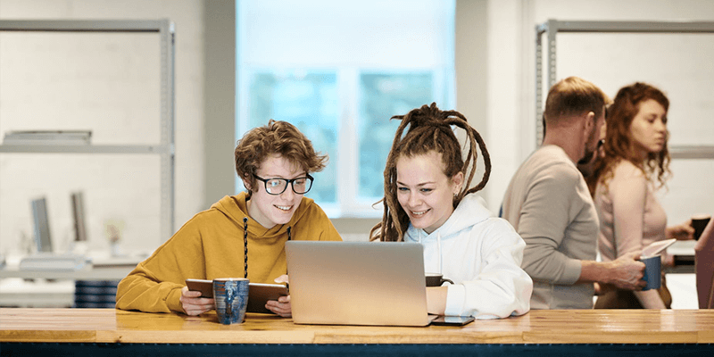 How to Build a Social Media Team of Your Dreams - unremot.com